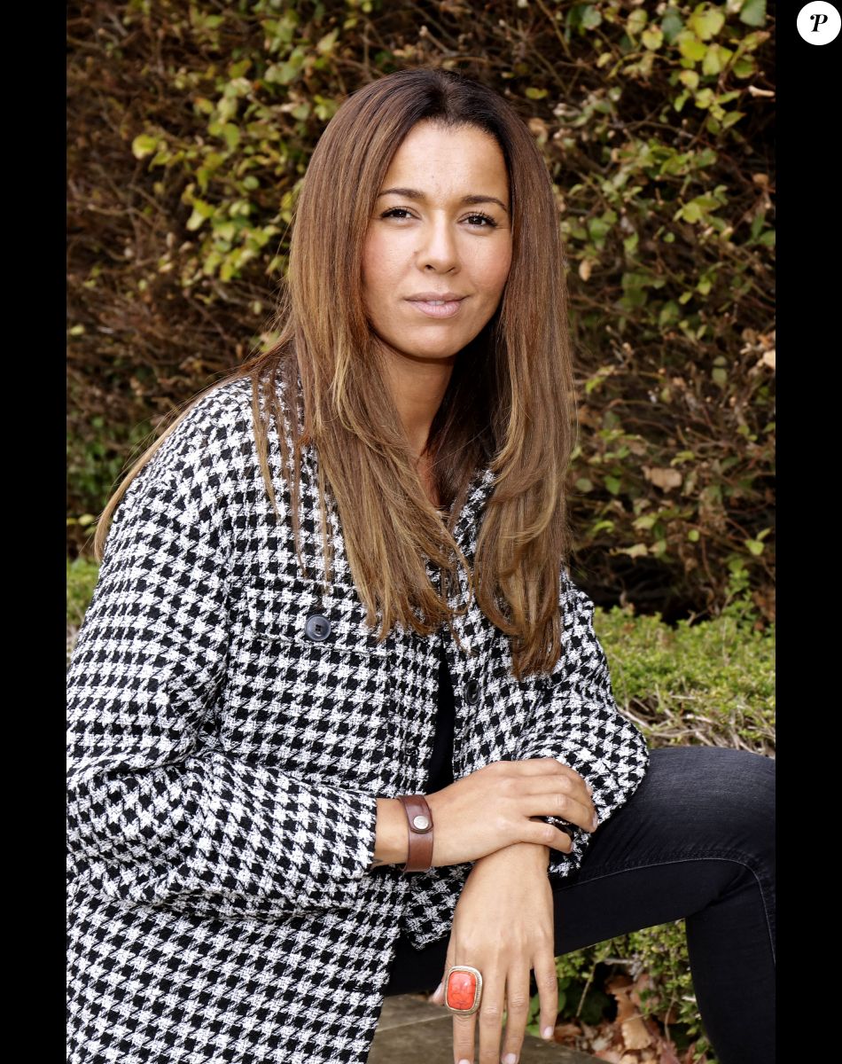 Chimène Badi en jupe courte pour conquérir Julien : la chanteuse a mis ...