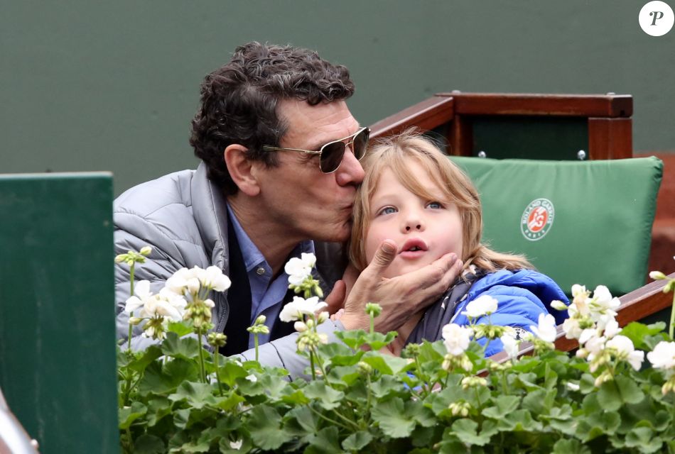 Marc Lavoine et son fils Roman - Veuillez flouter le visage des enfants ...