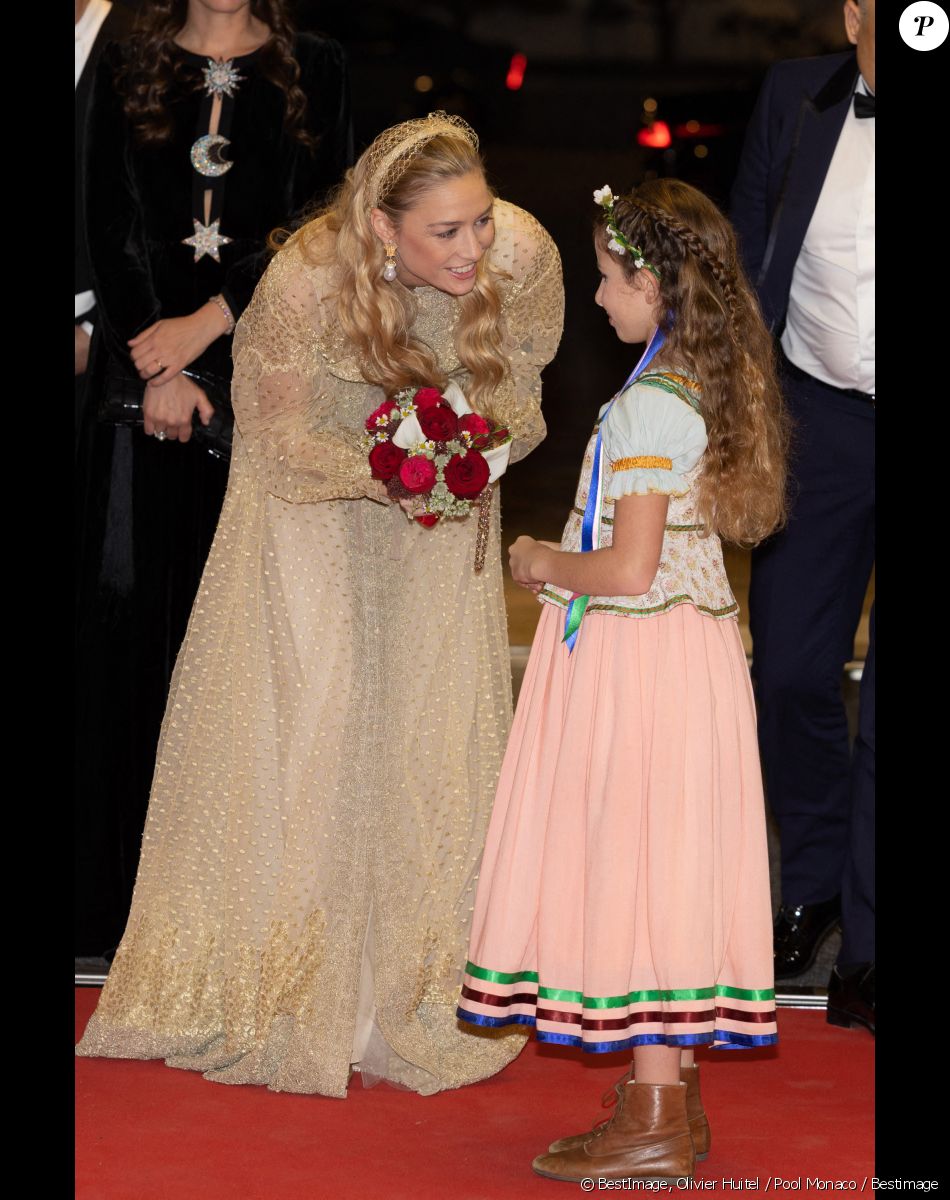 Béatrice Borromeo seule sans Pierre Casiraghi : Une éblouissante princesse dorée aux cheveux ...