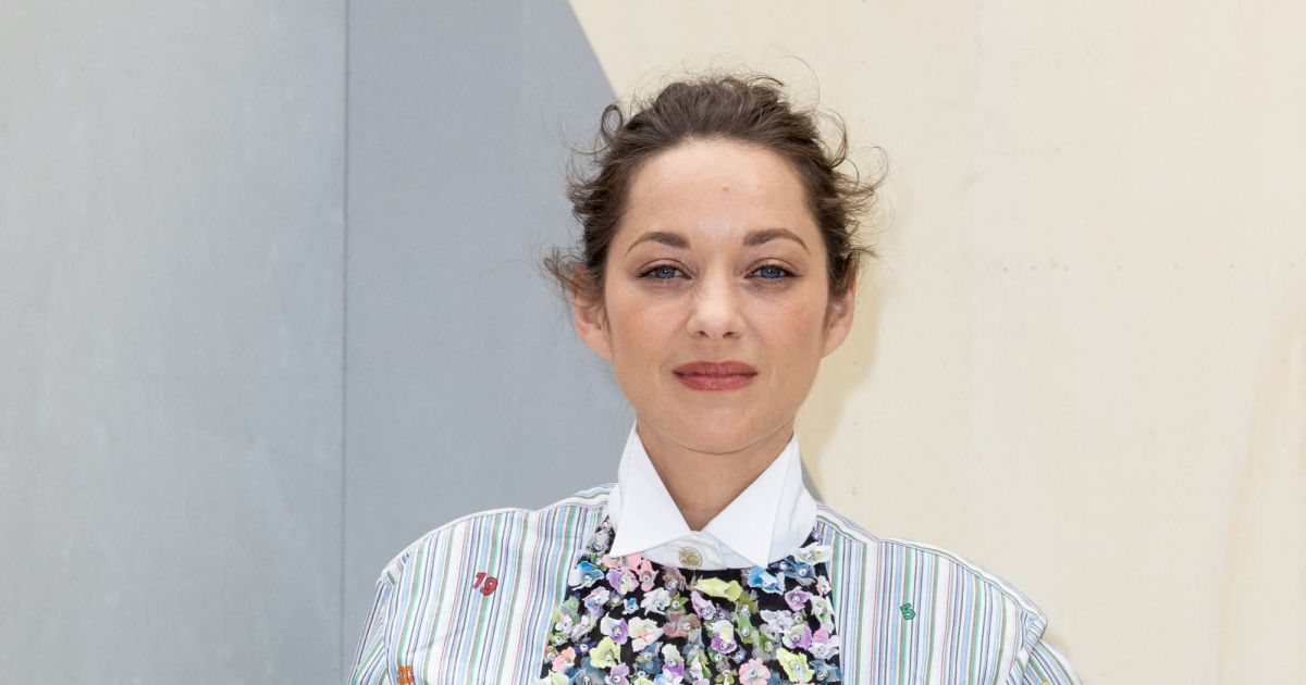 Marion Cotillard en Chanel au photocall du défilé de mode Haute-Couture ...