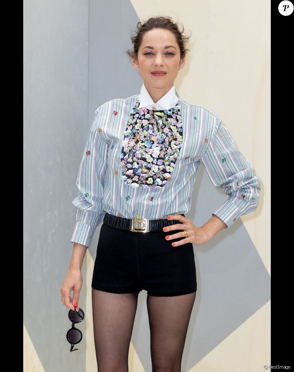 Marion Cotillard : Bustier, micro-short très sexy... Ses looks ...
