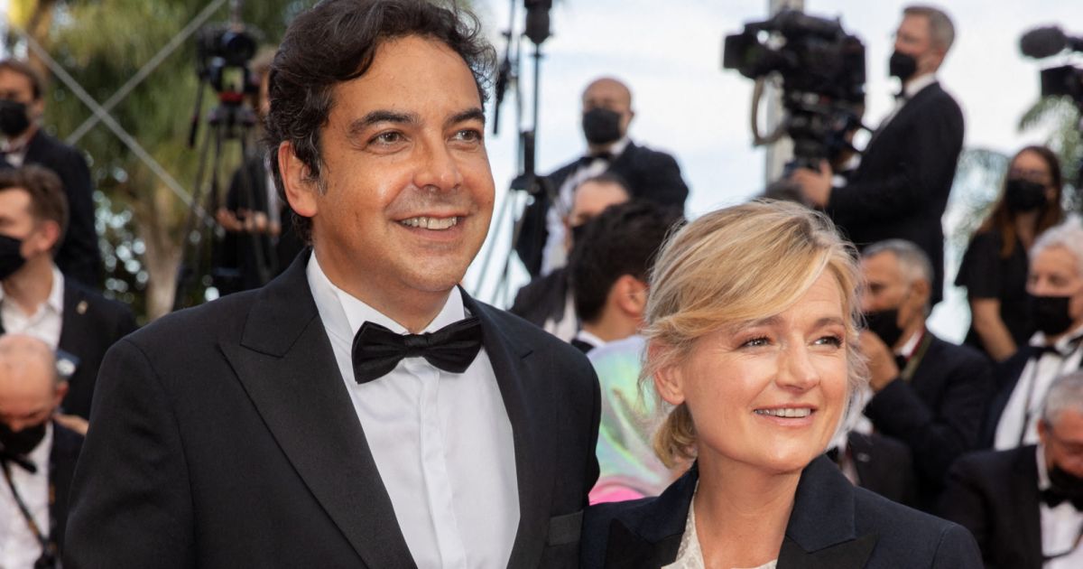 Patrick Cohen et Anne-Elisabeth Lemoine - Montée des marches du film ...