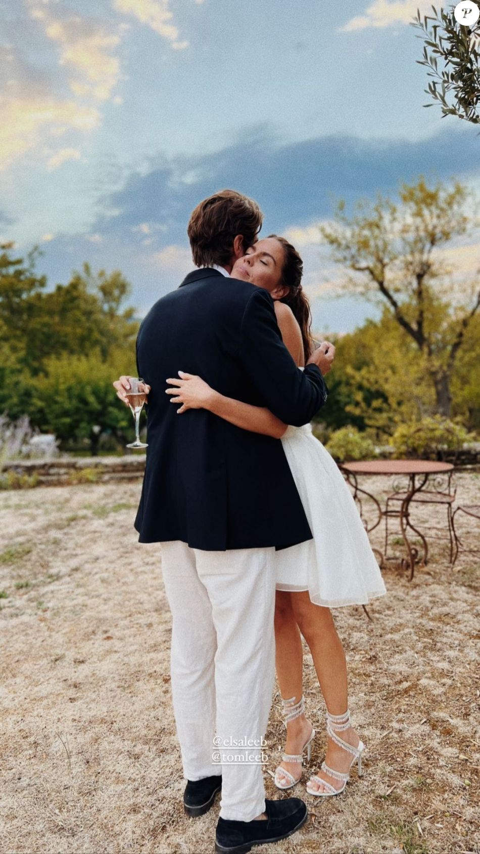 Elsa Leeb a épousé Allan Asle le 24 septembre 2022. Elle pose avec son ...