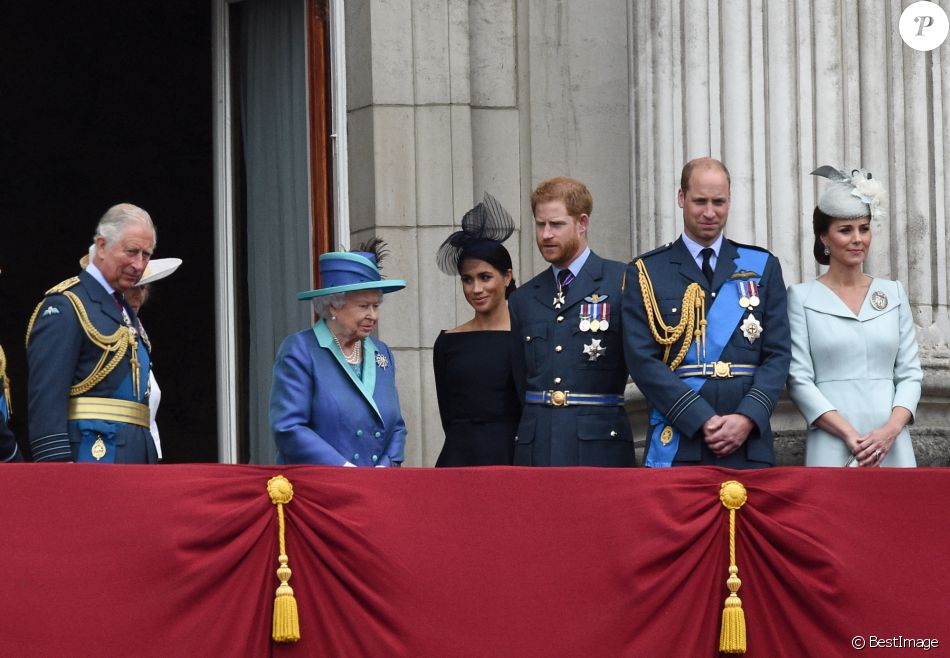 Le prince Charles, la reine Elisabeth II d'Angleterre, Meghan Markle ...
