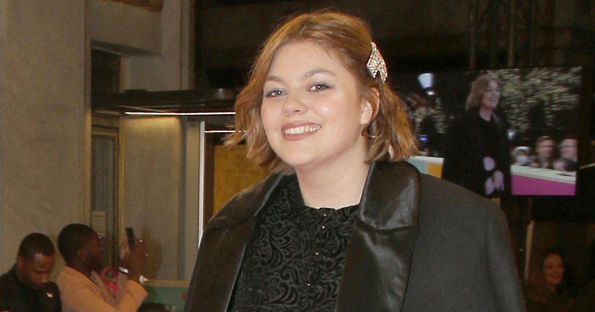 Louane - Avant-première de la série Netflix Emily in Paris saison 3 au ...