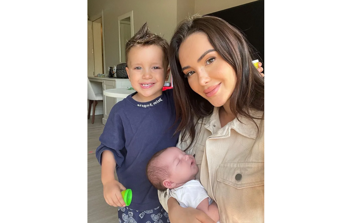 Photo : Nabilla est devenue la maman de deux enfants, Milann et Leyann ...