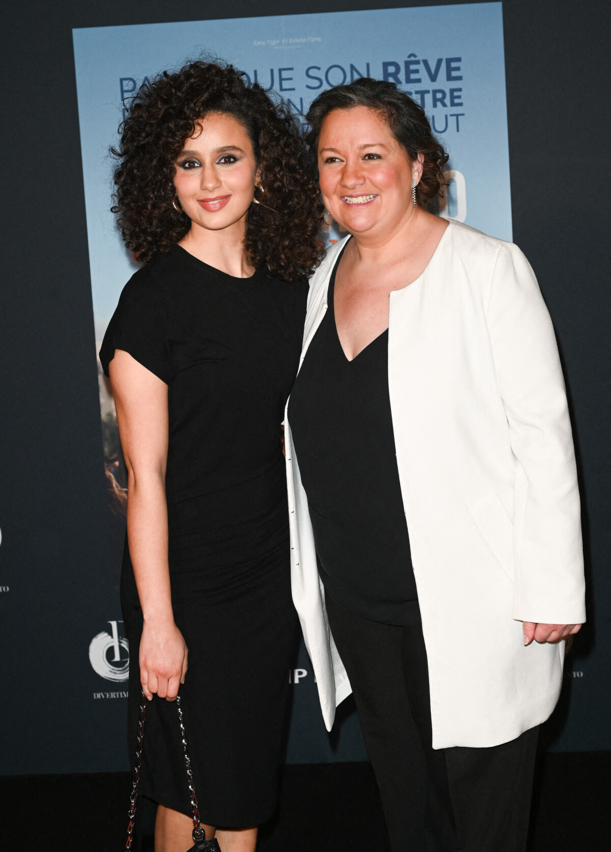 Photo : Oulaya Amamra, guest - Première du film "Divertimento" au ...