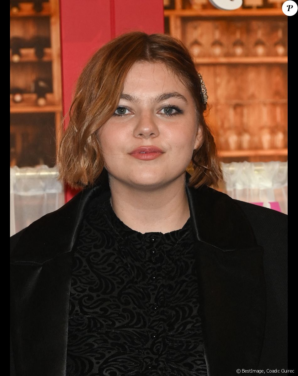 Louane : Balade originale et colorée avec Esmée, la chanteuse s'éclate ...