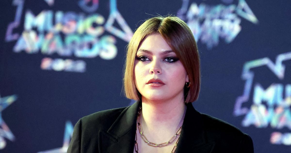 Louane au photocall de la 24ème édition des NRJ Music Awards (NMA) au ...