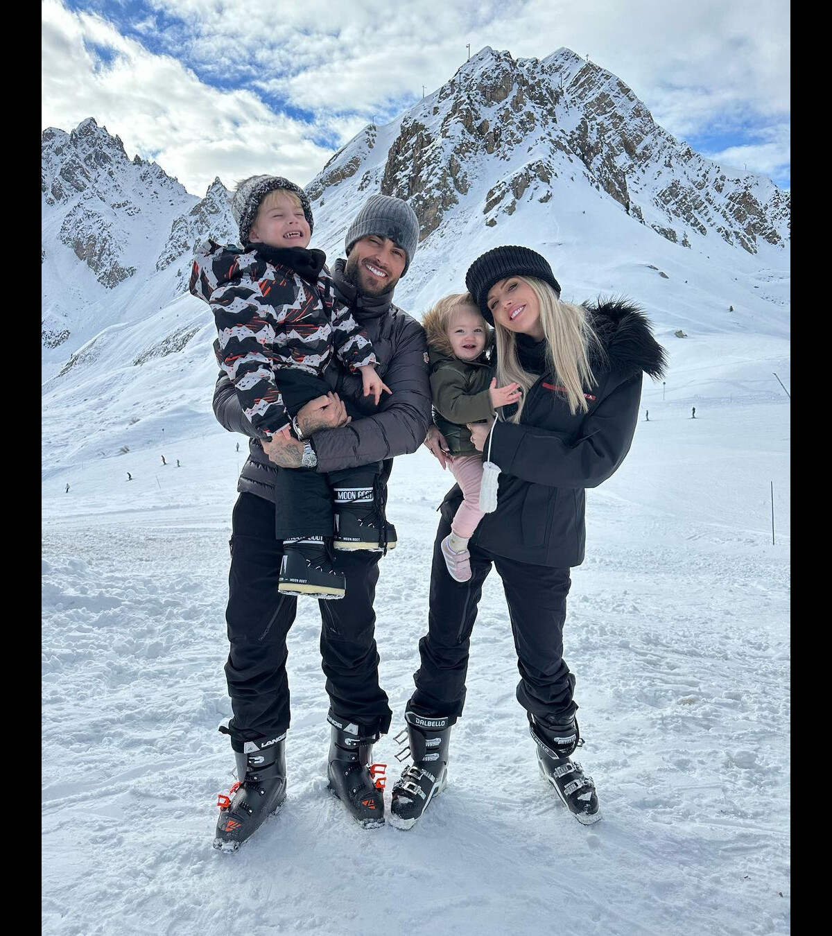 Photo : Jessica Thivenin et Thibault Garcia au ski avec leurs enfants ...