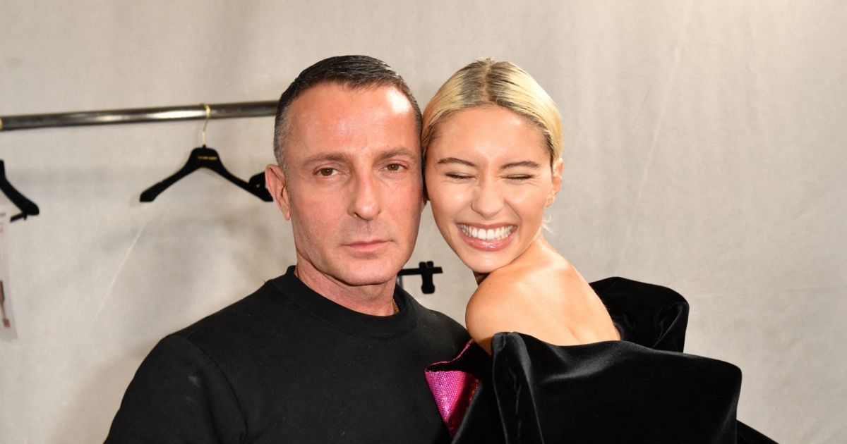 Alexandre Vauthier et Iris Law - Backstage du défilé de mode Haute ...