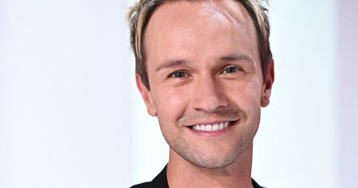 Cyril Féraud : Un célèbre animateur usurpe son identité, il réagit ...