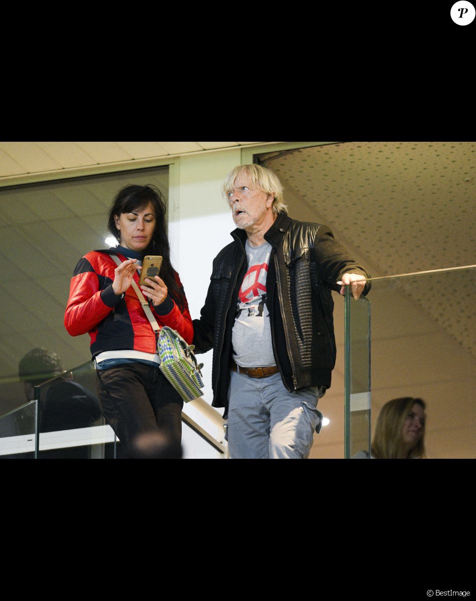 Renaud sur scène : sa nouvelle compagne et son ex ensemble au premier ...