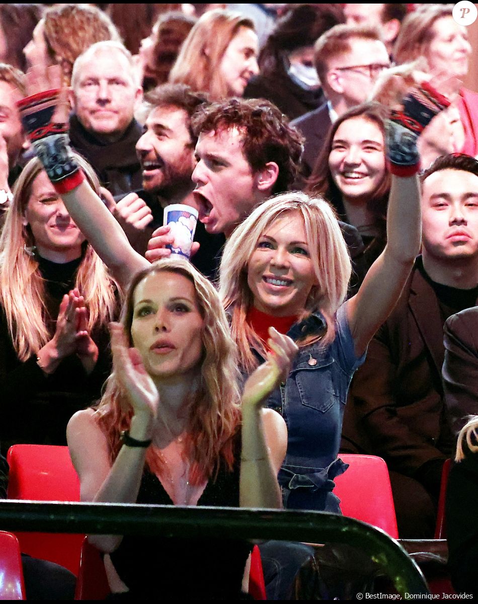 Emmanuel et Brigitte Macron : Heureux en famille devant Didier ...