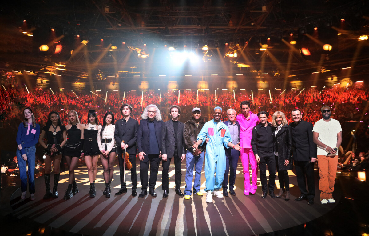 Photo : Exclusif - Photo de groupe - La chanteuse Angèle , le groupe ...