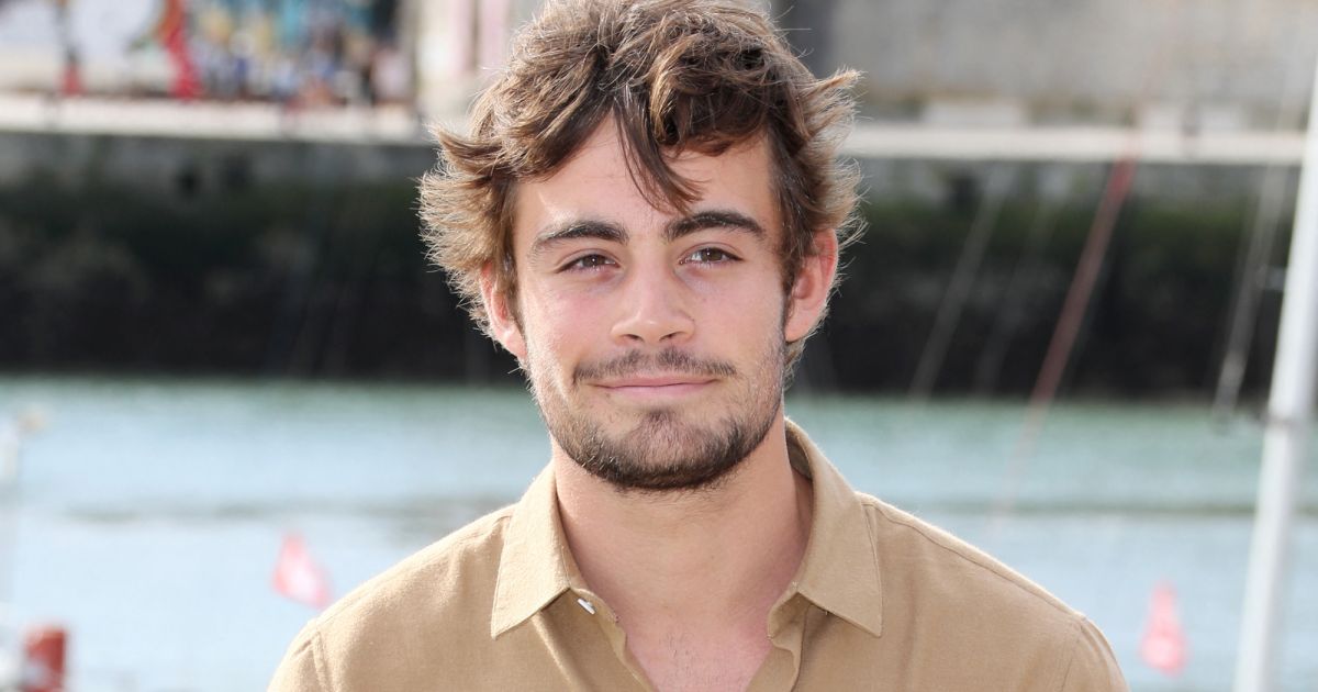 Clément Remiens - Photocall de la série Demain nous appartient lors de ...