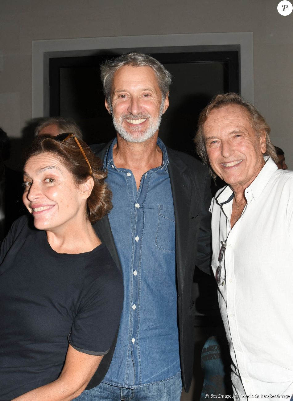 Exclusif - Daphné Roulier avec son mari Antoine de Caunes et Alexandre ...
