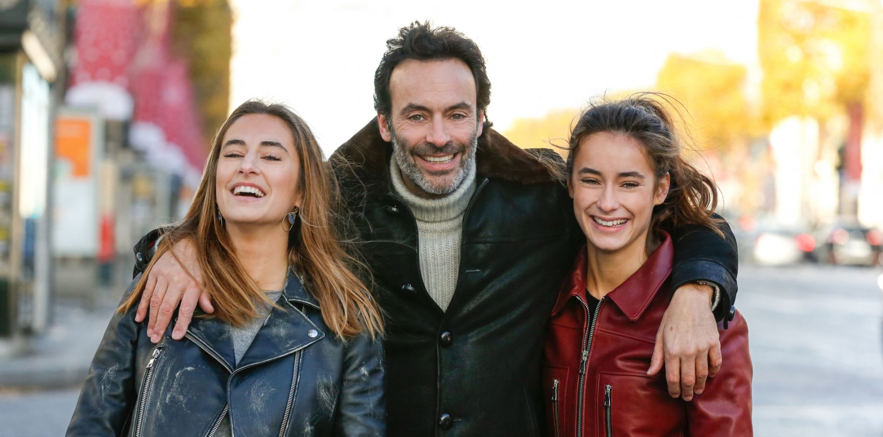 Anthony Delon : Sa fille Loup, en mini-top et cuir, s'éclate avec sa ...