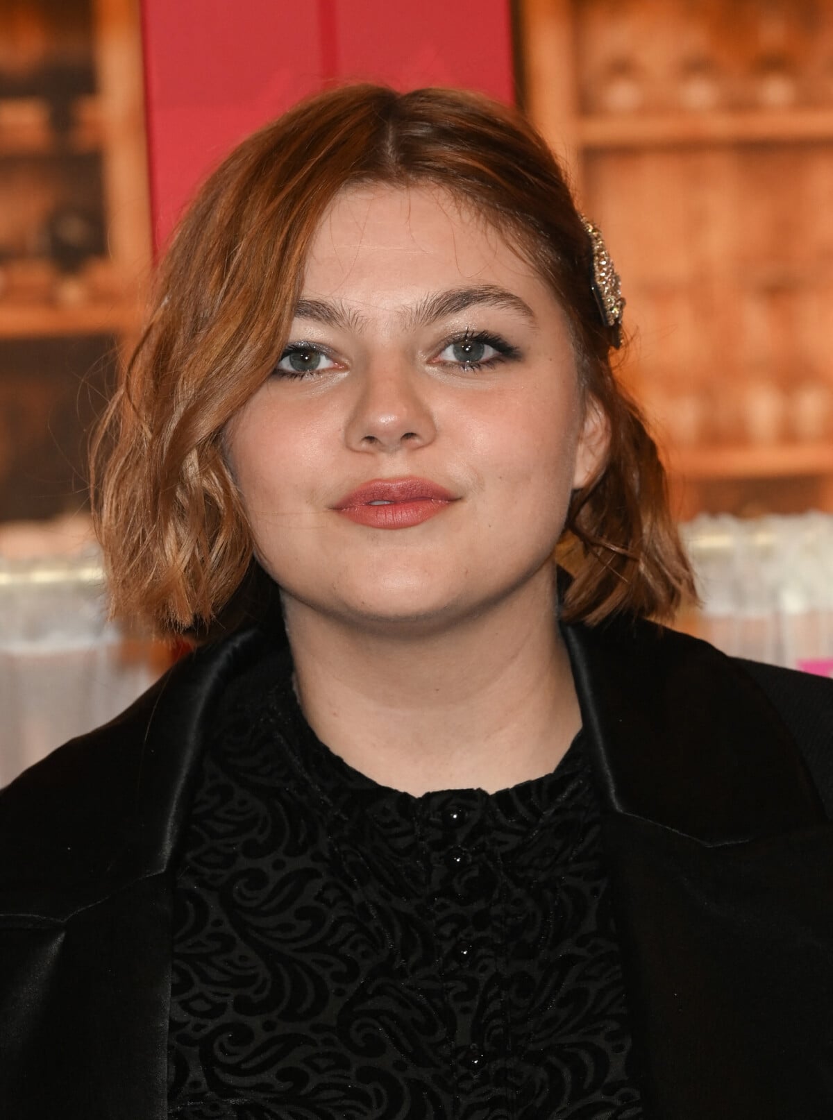 Photo : Louane - Avant-première du film Netflix "Emily in Paris" saison ...