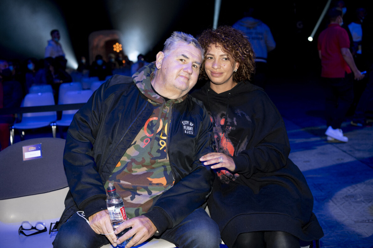 Photo : Pierre Ménès et sa femme Mélissa Acosta - People lors de la ...