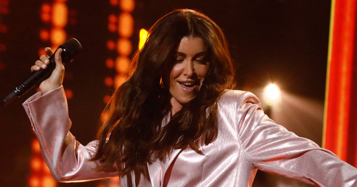 Exclusif - Jenifer Bartoli chante son tube Sauve qui aime ...