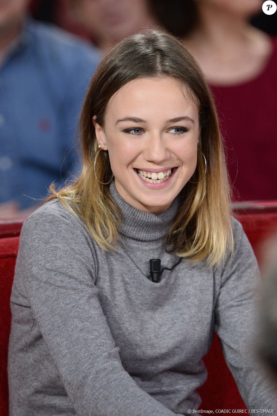 Zoé Marchal - Enregistrement de l'émission Vivement Dimanche à Paris le ...