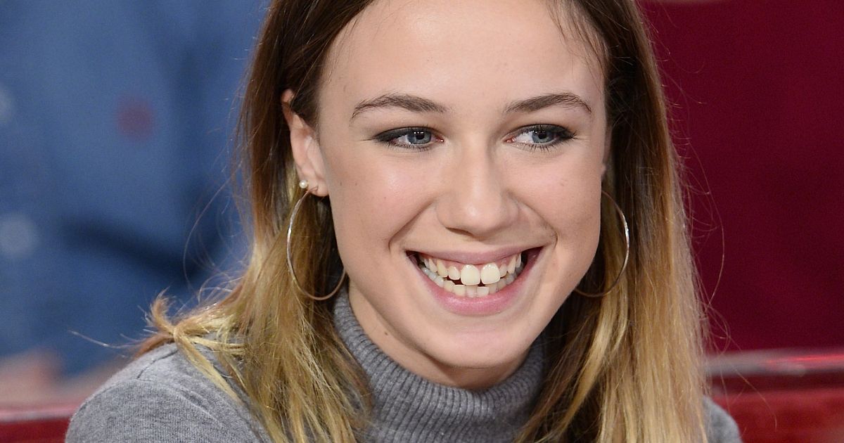Zoé Marchal - Enregistrement de l'émission Vivement Dimanche à Paris le 15 Décembre 2015 et qui ...