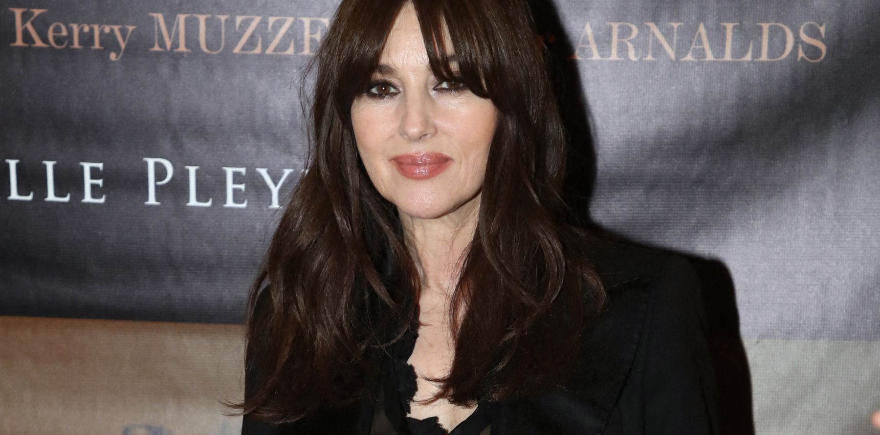 Monica Bellucci au bras d'un beau brun aux yeux bleus : soutien gorge ...