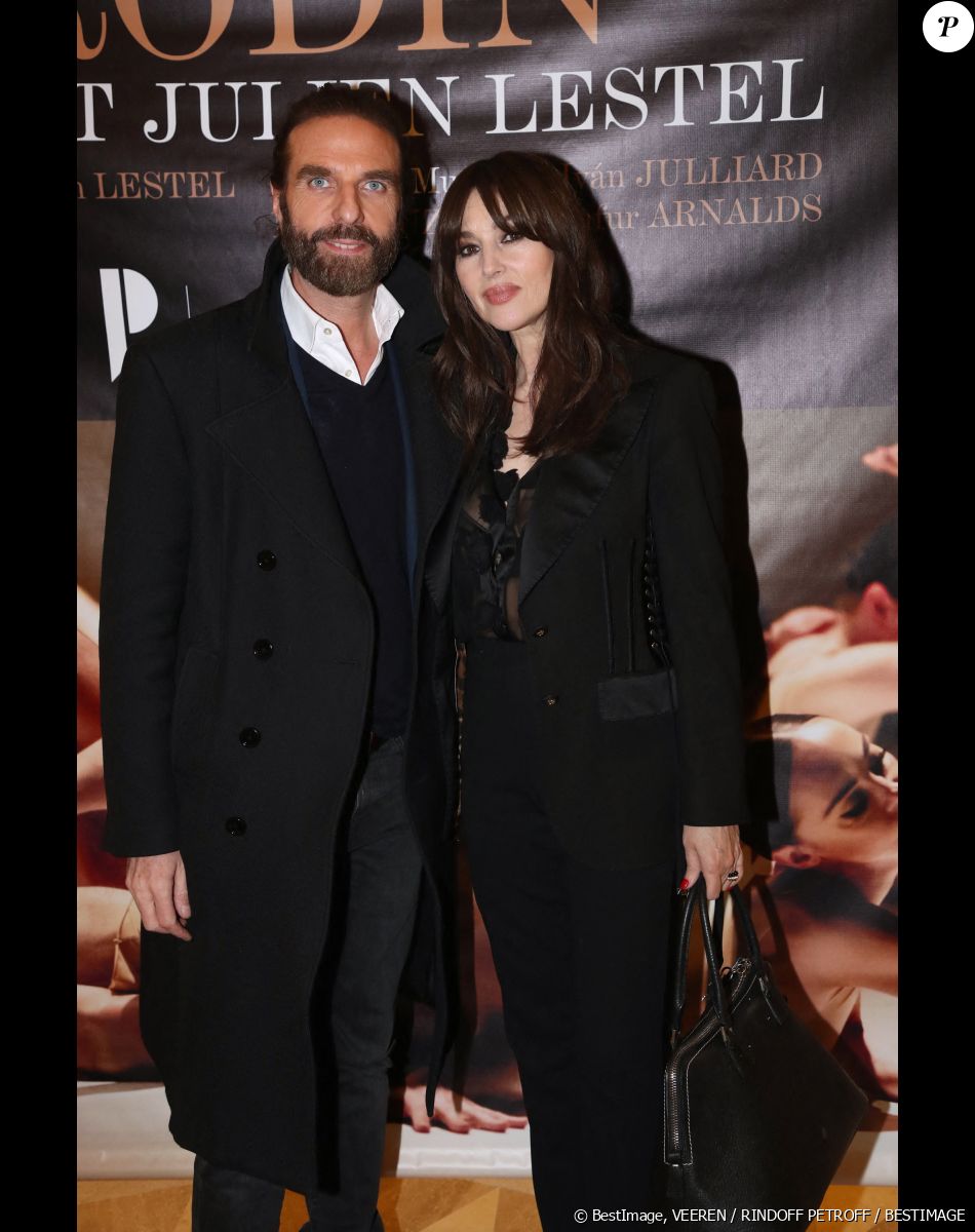 Monica Bellucci au bras d'un beau brun aux yeux bleus : soutien gorge ...