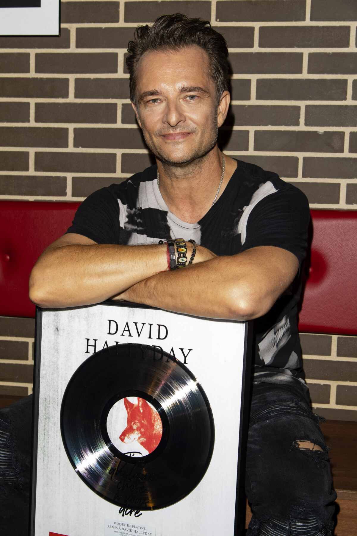 Photo : David Hallyday reçoit son disque de platine à la seine musicale ...