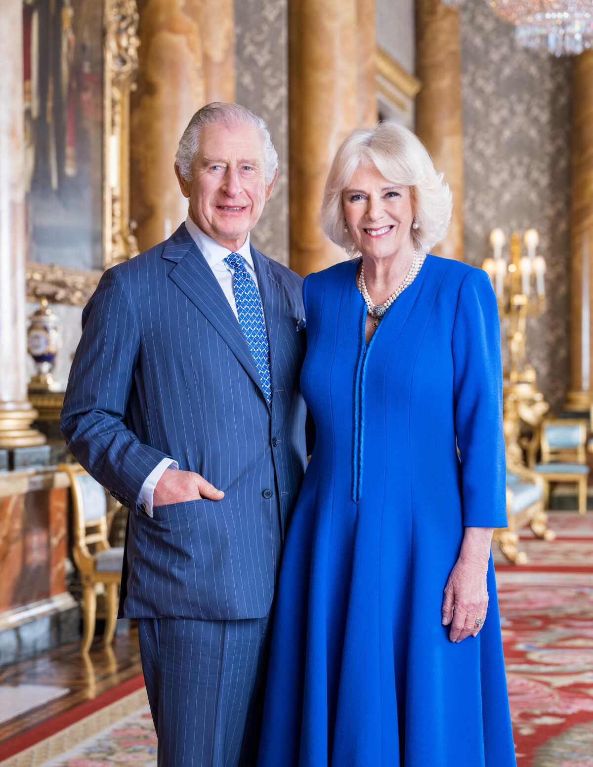 Photo : Portrait officiel du roi Charles III d'Angleterre et de la ...