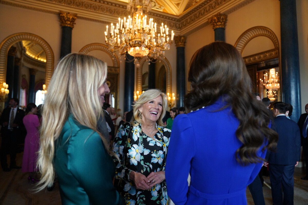 Photo Réception Organisée Par Le Roi Charles Iii Pour Les Invités