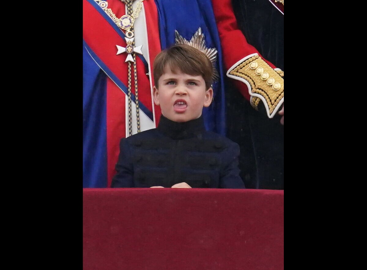 Photo : Le prince Louis de Galles - La famille royale britannique salue la foule sur le balcon ...