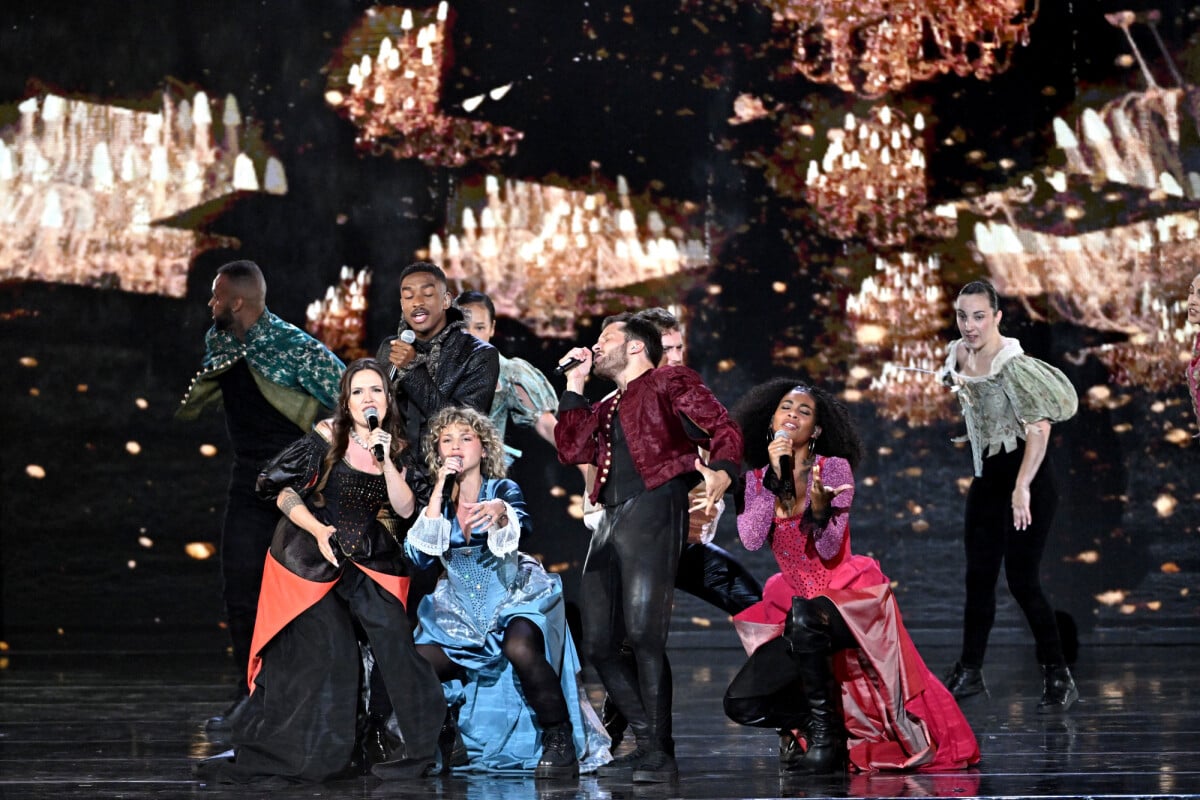 Photo : Exclusif - La troupe de la comédie musicale Molière l'Opéra ...