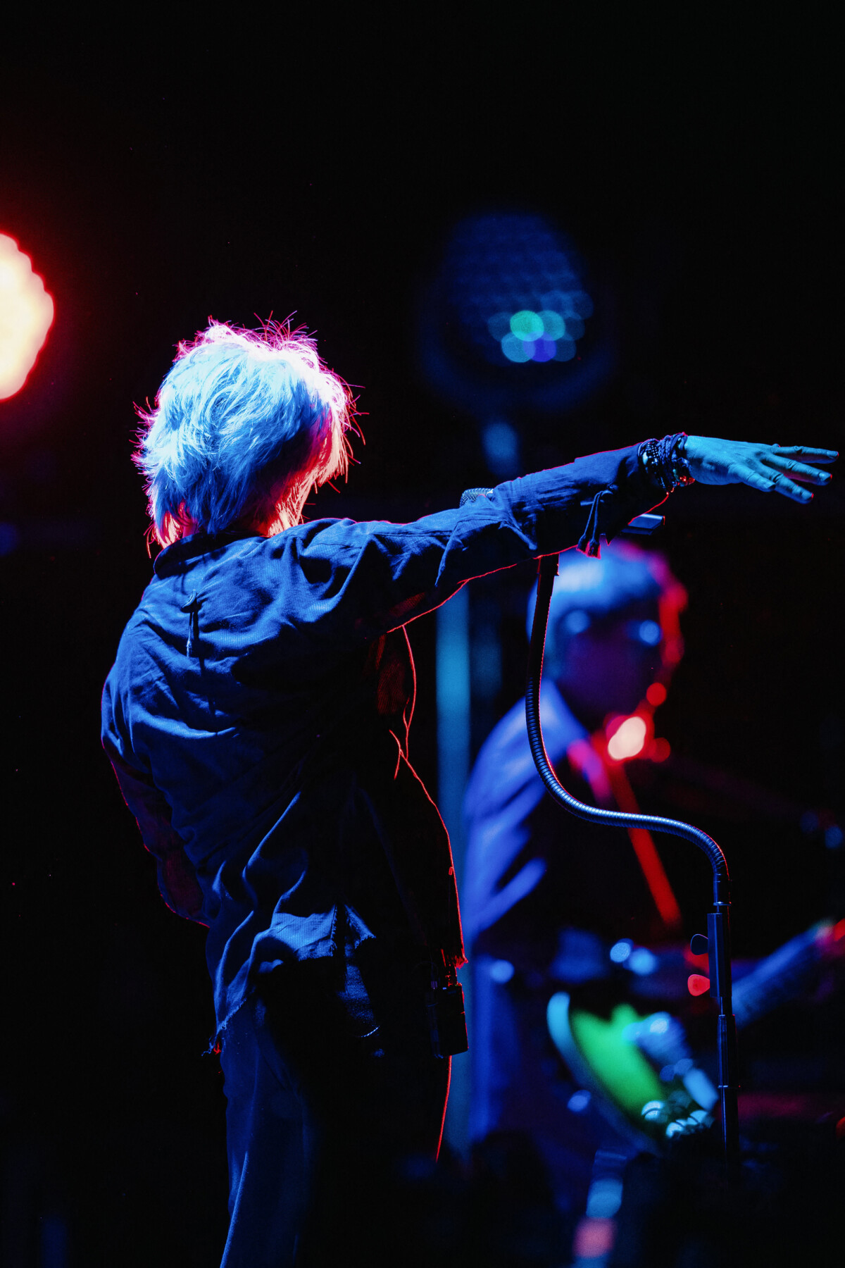Photo : Nicola Sirkis - Le groupe Indochine est sur la scène de l ...