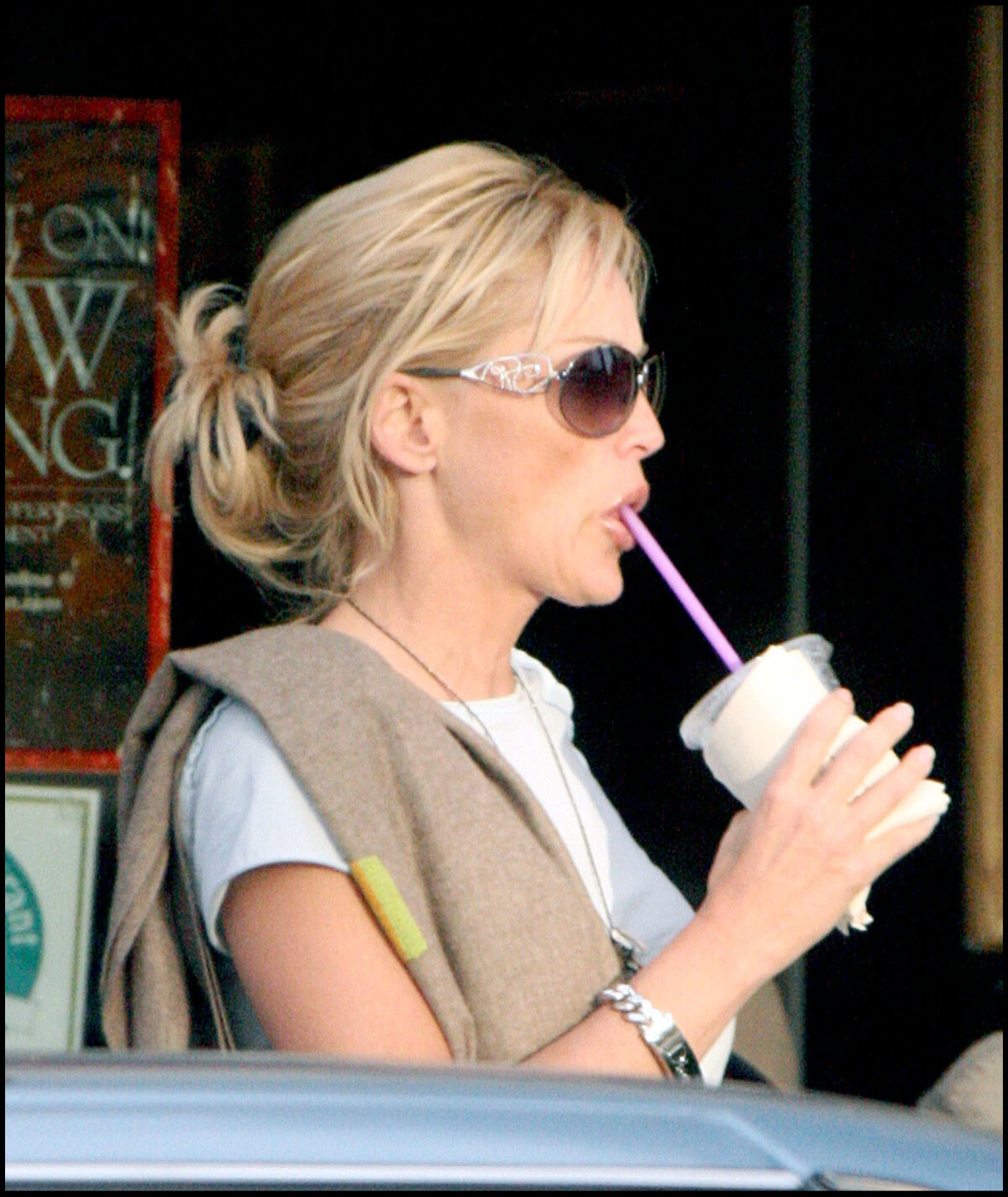 Photo : Sharon Stone sirote à Los Angeles - Purepeople