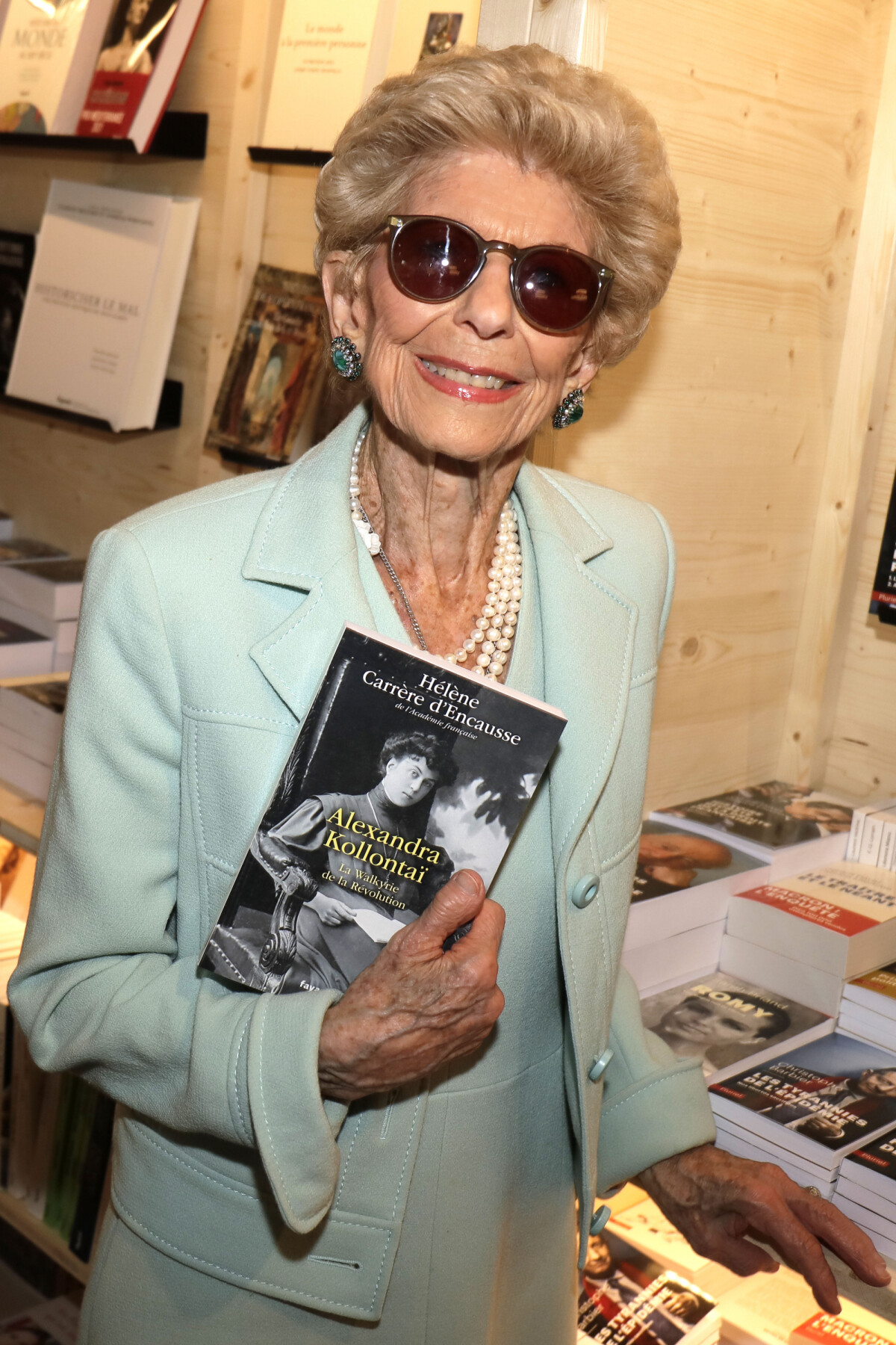 Photo : Hélène Carrère d'Encausse lors du festival du livre Paris 2022 ...