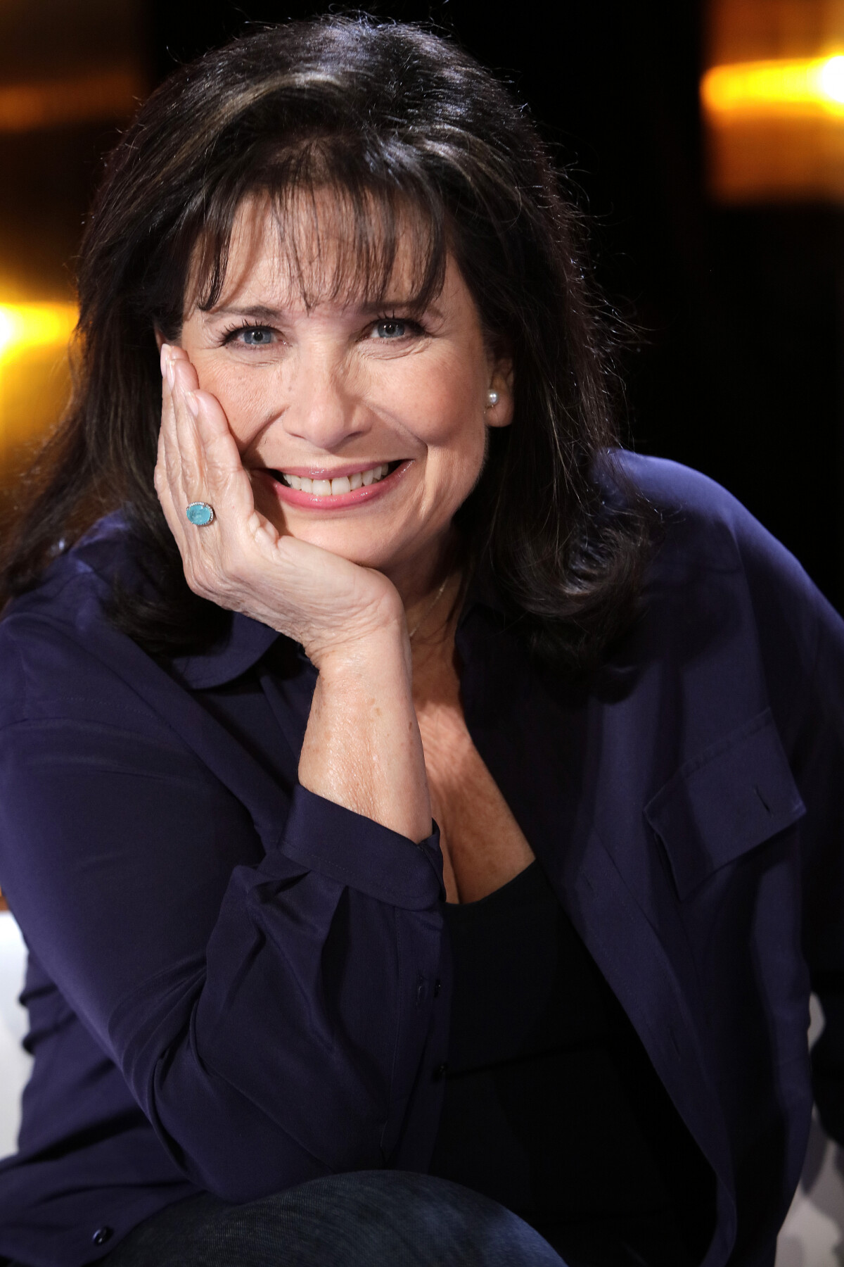 Vidéo : Anne Sinclair exilée en Bretagne pour les vacances : elle a craqué pour un endroit ...