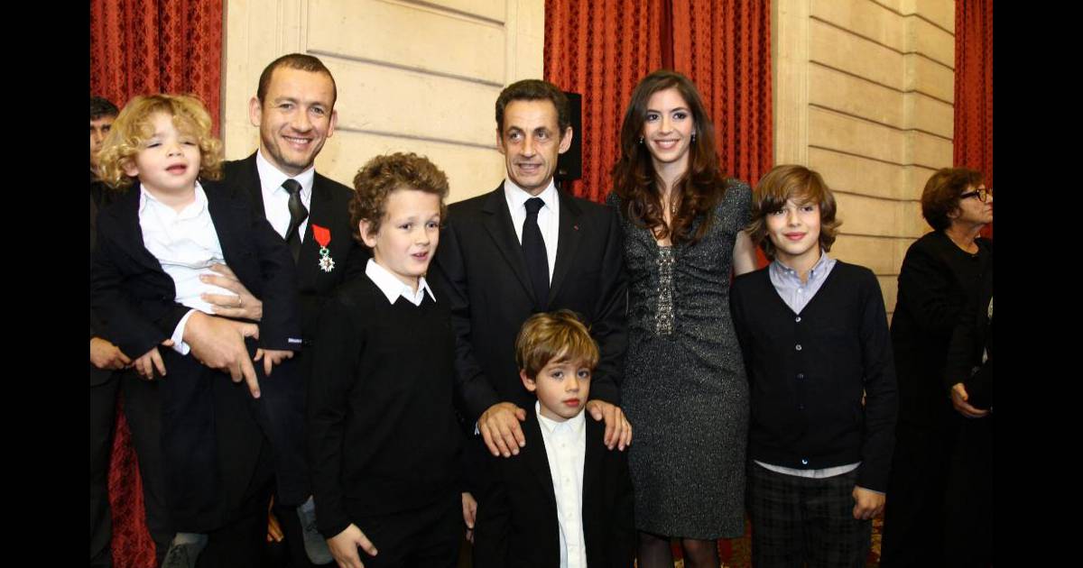 Dany Boon et son épouse Yaël, entourés de leurs deux enfants Elia et ... Dany Boon et son épouse Yaël, entourés de leurs deux enfants Elia et ...