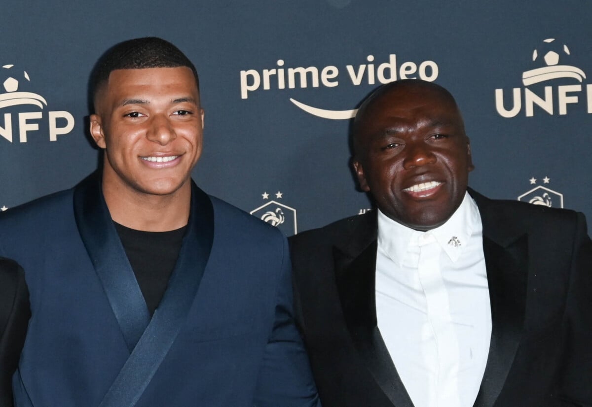 Photo : Il compare ensuite Wilfrid Mbappé à une légende du football ...