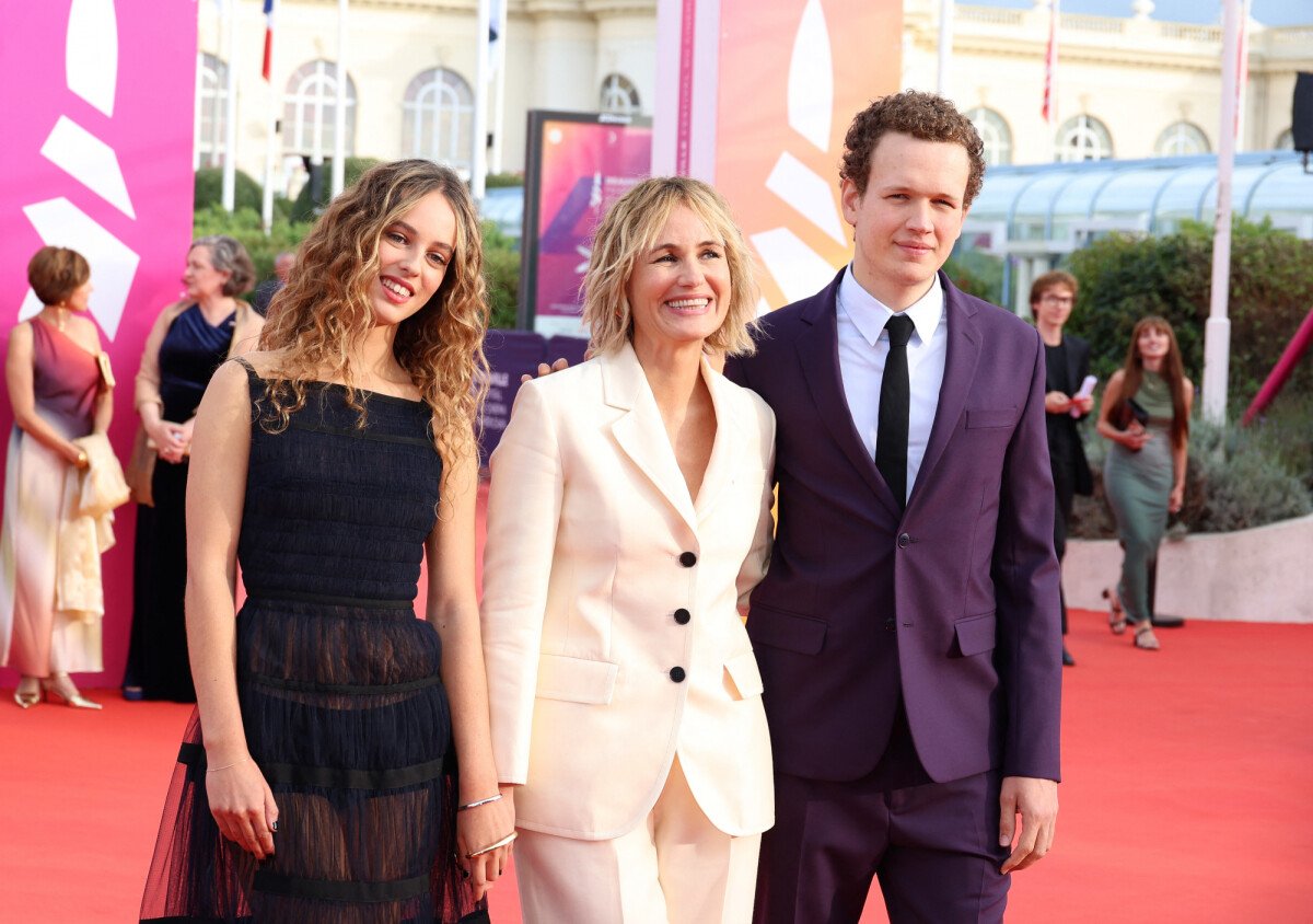 Photo Judith Godrèche Entre Sa Fille Tess Barthélemy Et Son Fils Noé