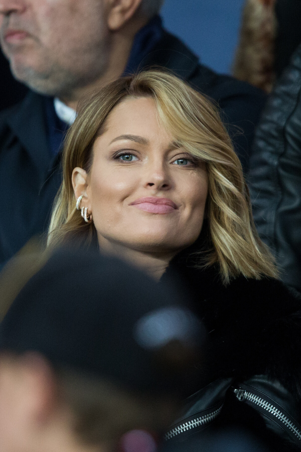 Photo : Caroline Receveur dans les tribunes lors du match de Ligue 1 ...