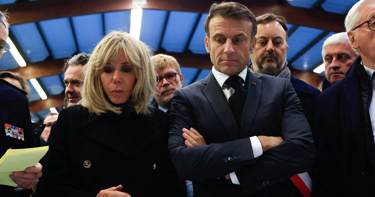 PHOTO Brigitte et Emmanuel Macron "grillés"... le couple assiste à un ...