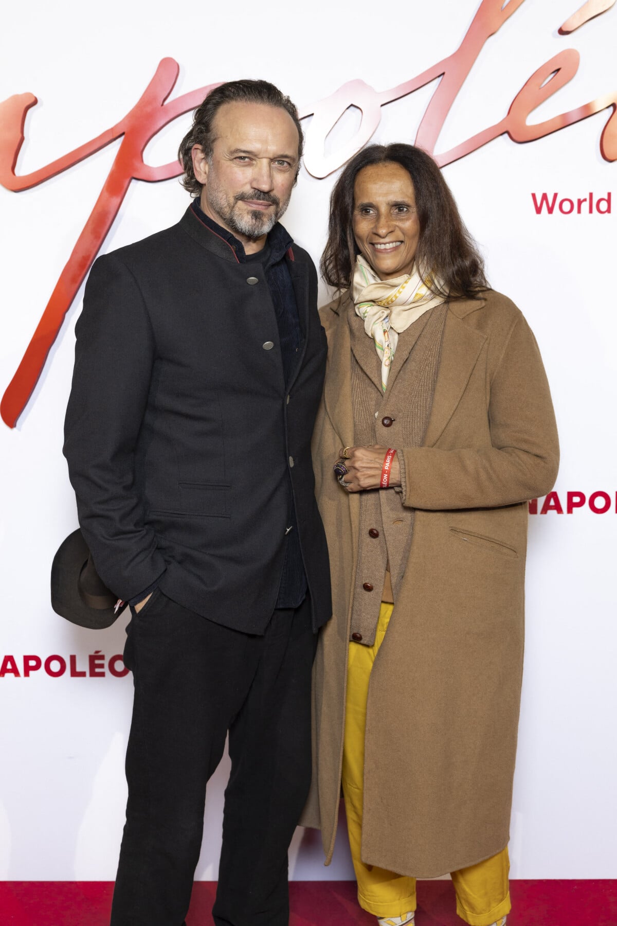 Photo : Vincent Perez et sa femme Karine Silla - Avant-première mondiale du film "Napoléon" à la ...