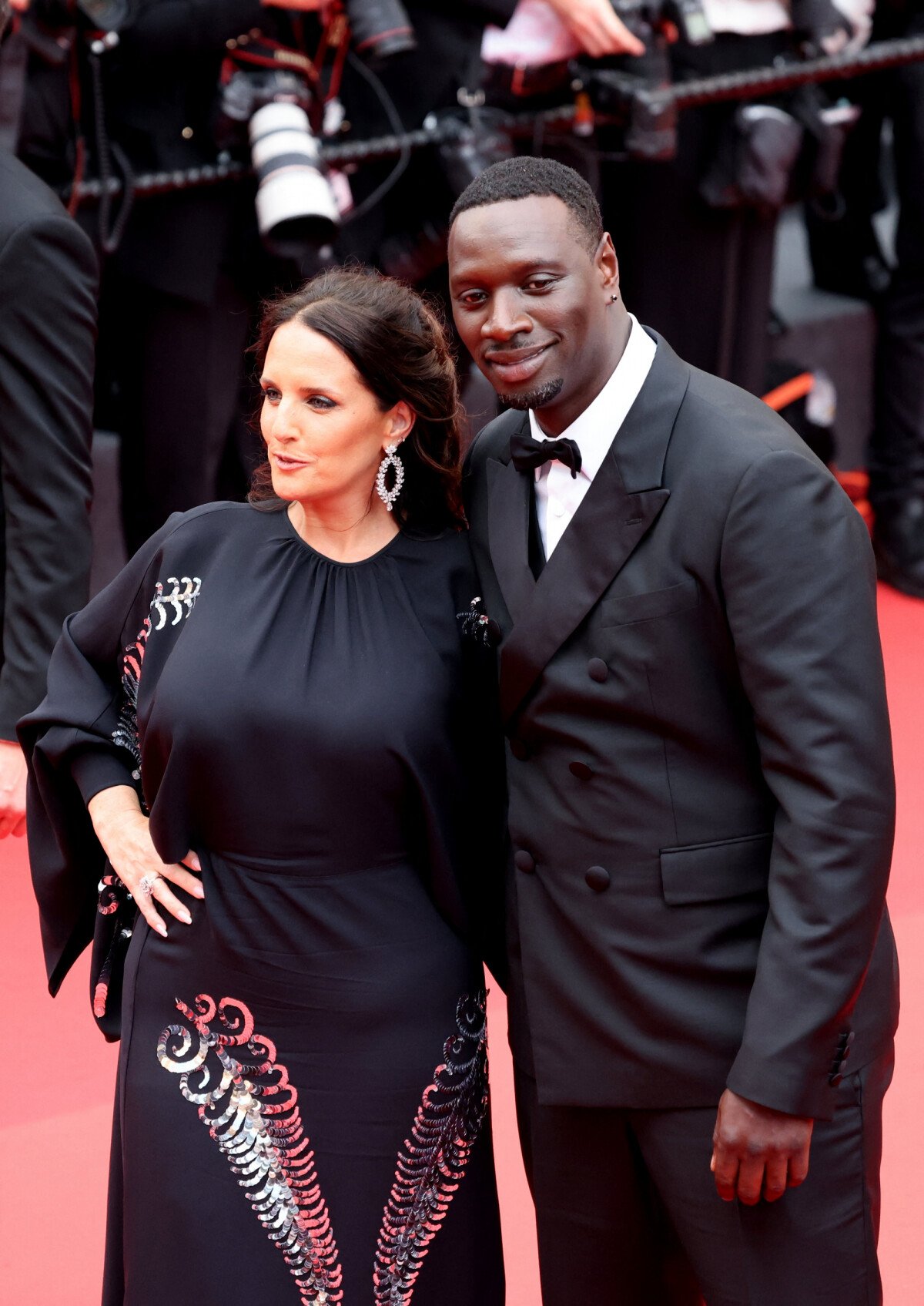 Photo : Omar Sy et sa femme Hélène - Montée des marches du film " Top Gun : Maverick " lors du ...