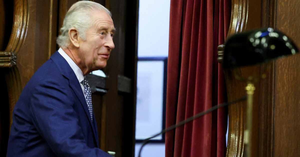 Charles III en route vers la clinique : Mine inquiète pour le roi avant ...