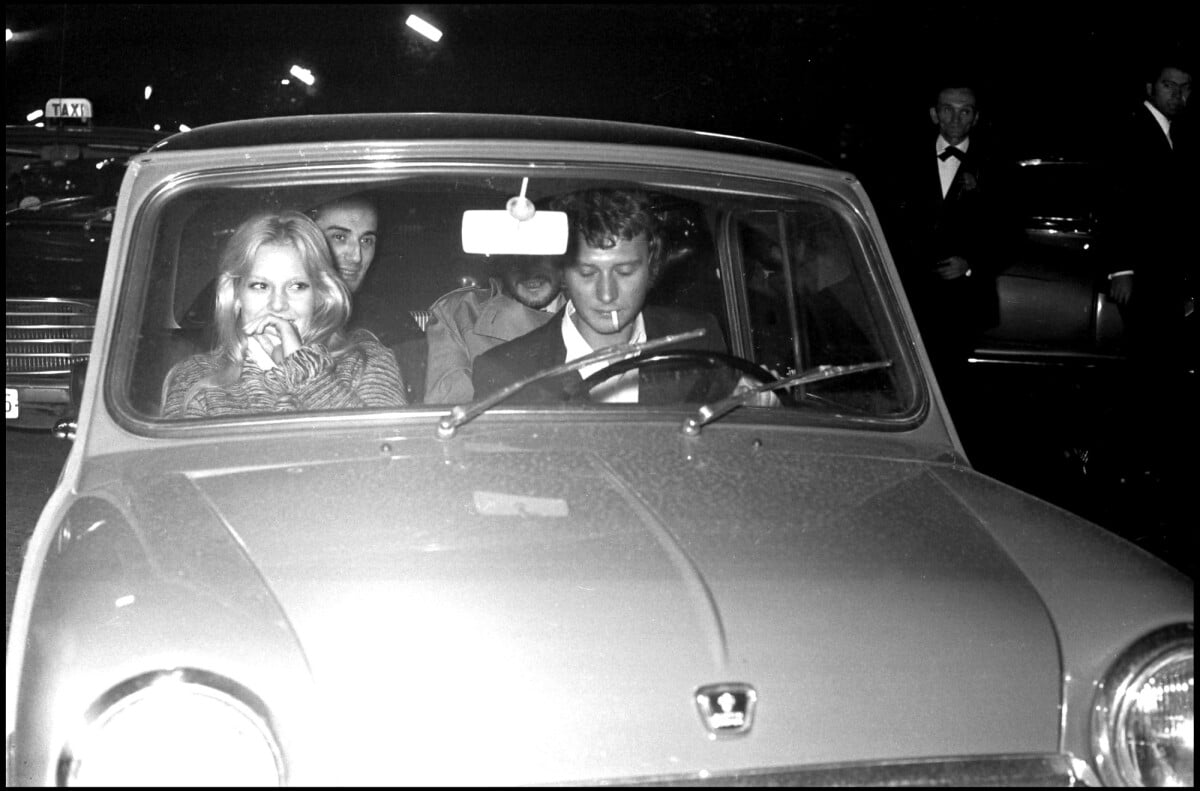 Photo : Archives - Johnny Hallyday avec Sylvie Vartan en voiture - Purepeople