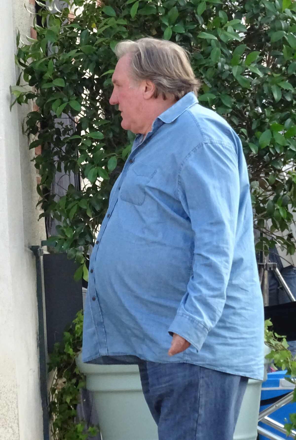 Photo : Exclusif - Gérard Depardieu déguste une grappe de raisin lors d ...