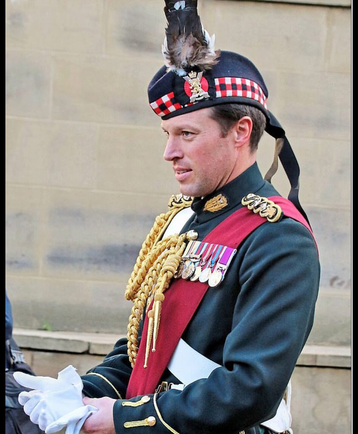 Photo : Il s'agit du Lieutenant Colonel Thompson, au physique plutôt ...