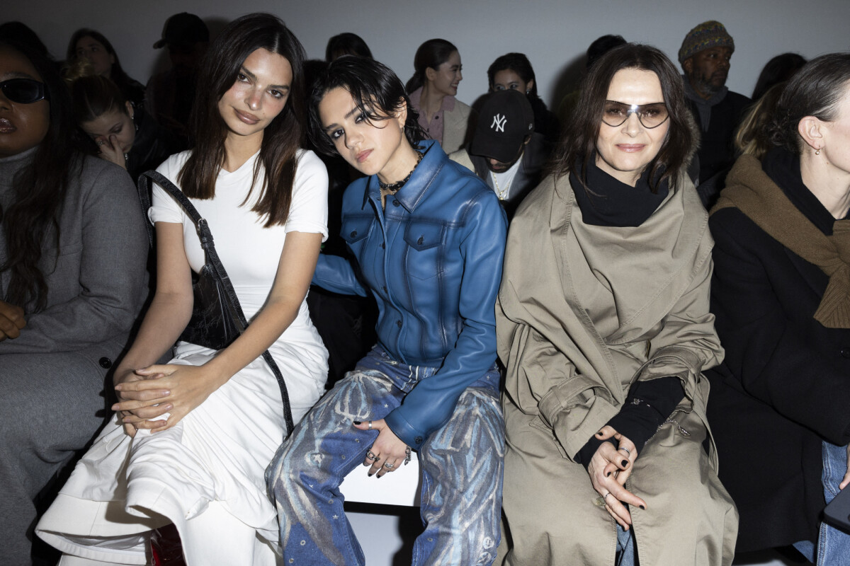 Photo : Emily Ratajkowski, quant à elle, était plus discrète, comme ...